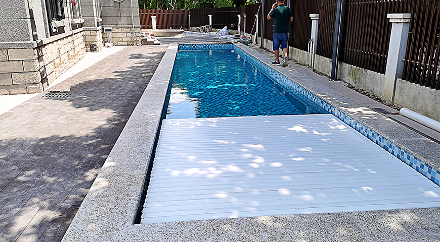 BOREE Floating Slatted Pool Cover System Case in Guangzhou